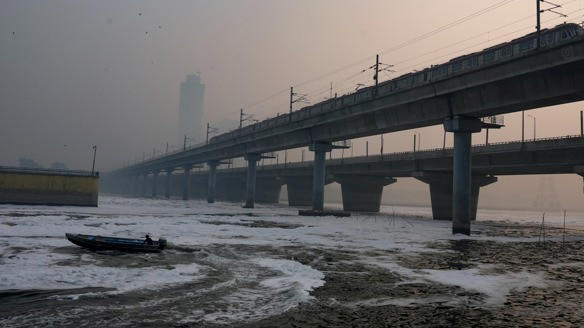 Delhi air quality remains very poor as temperatures dip with winter ...