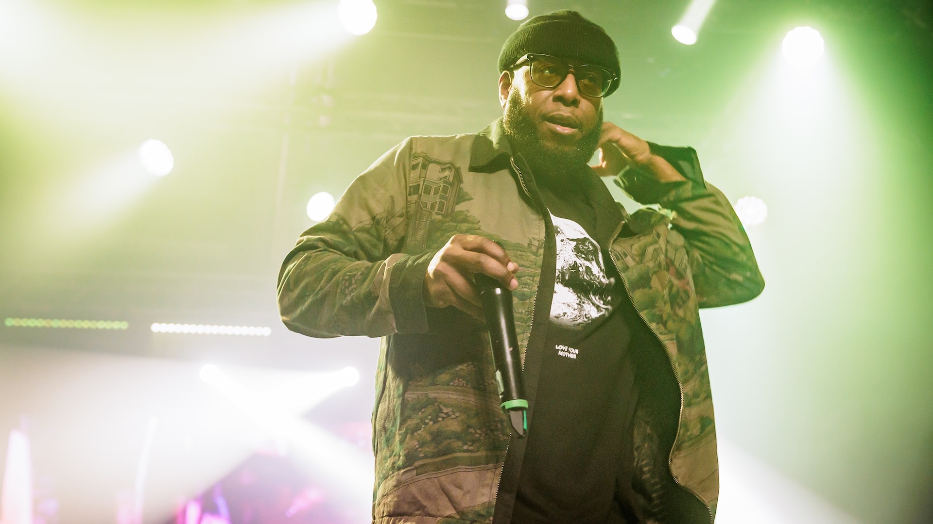 Talib Kweli Gets Into Confrontation With Security Guards at Black Star ...