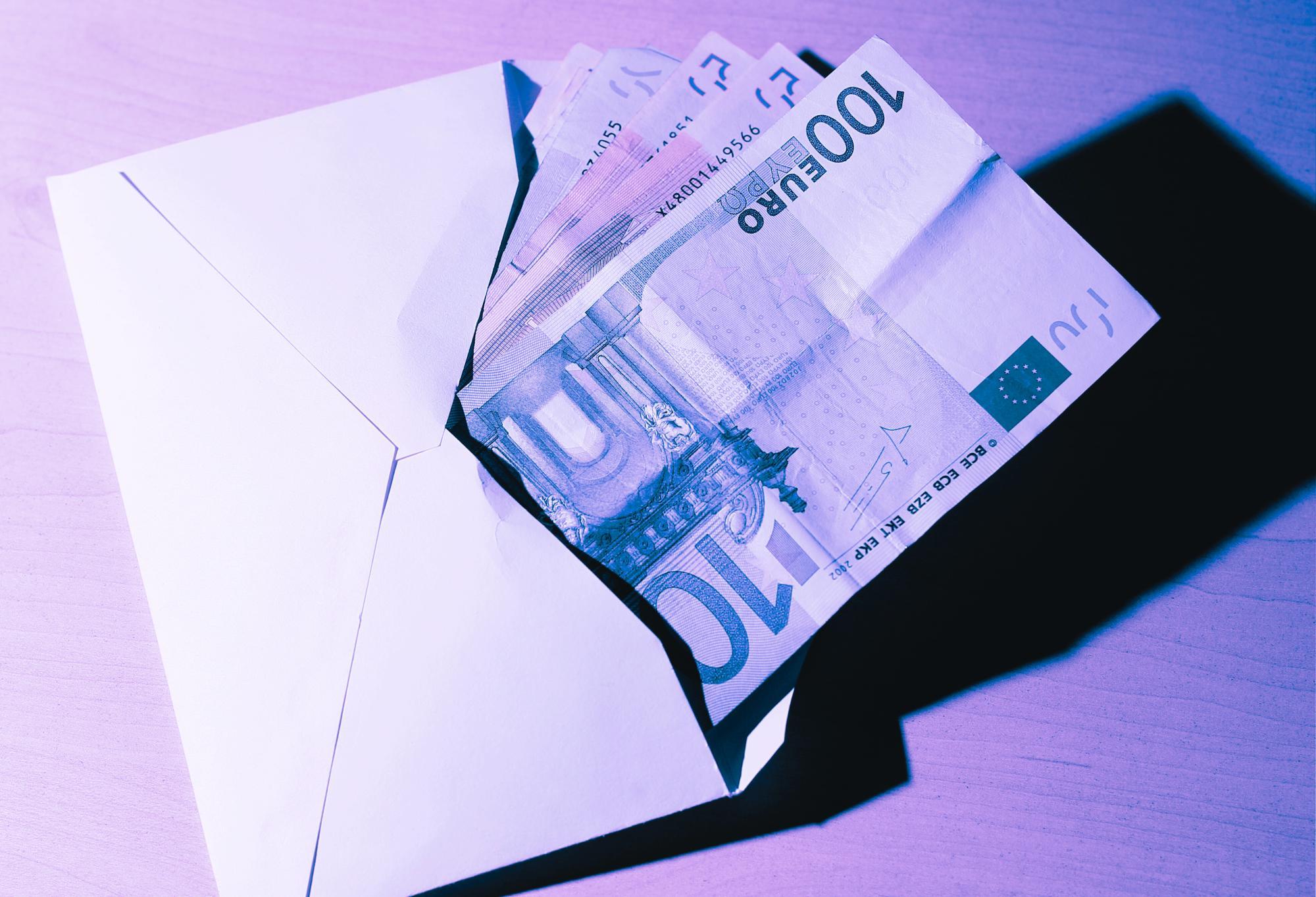 Signa und Kuverts voller Millionen