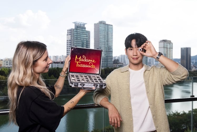 Jung Hae-in's Wax Figure at Madame Tussauds Hong Kong