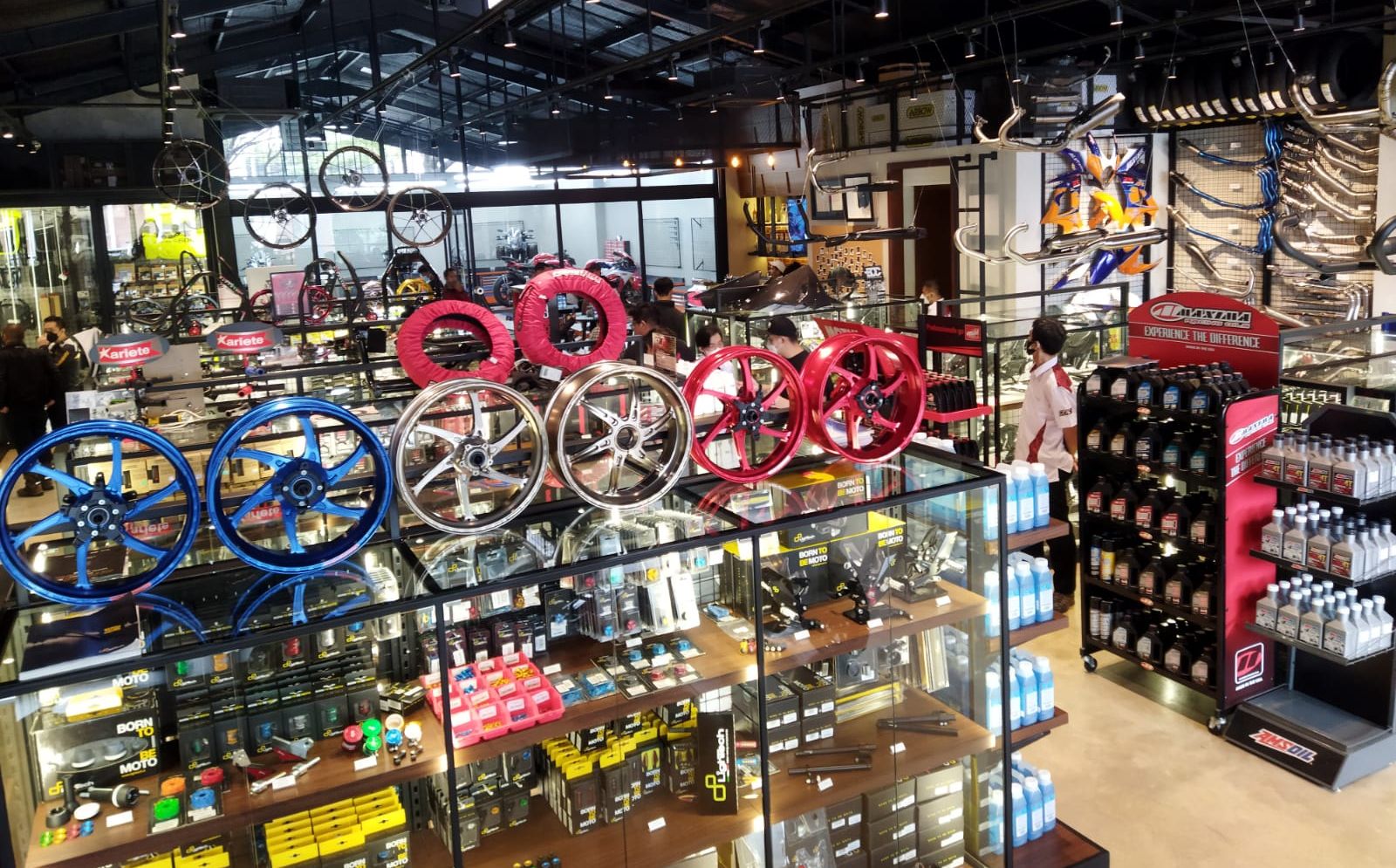 One3 Motoshop Buka Peluang Toko Aksesori Pasarkan Brand International