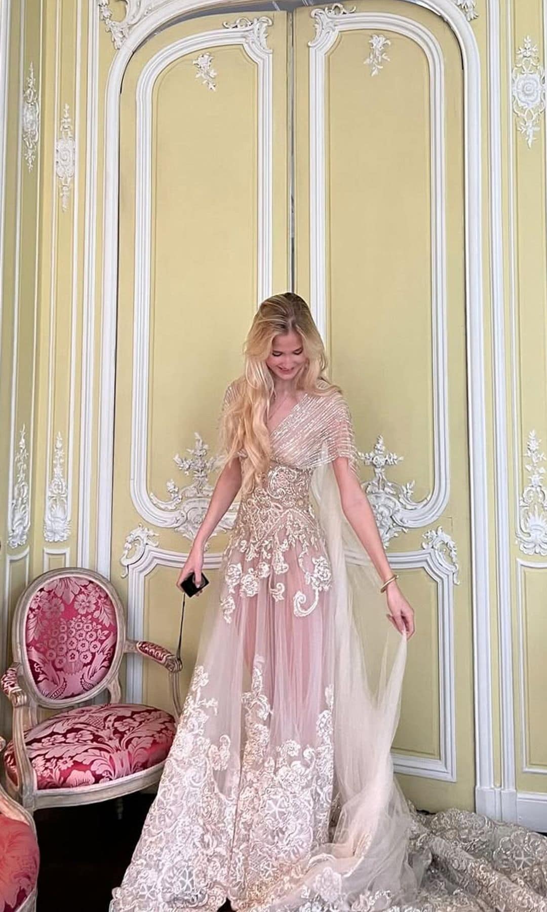 La condesa Lara Cosima ya tiene su propio atelier: es influencer, vive en un palacio y cose ...