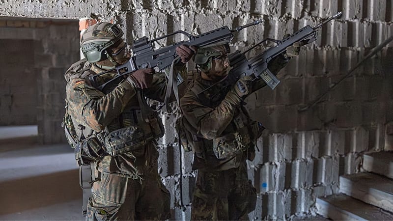 Keskin nişancılar metroda: Alman ordusu Berlin’de şehir savaşı ...