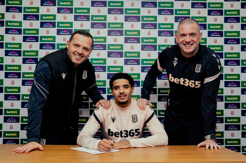 Stoke City confirm new contract for defender