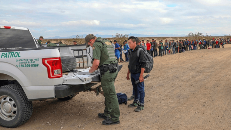 Arizona checkpoint compromised — Border Patrol agent caught helping ...