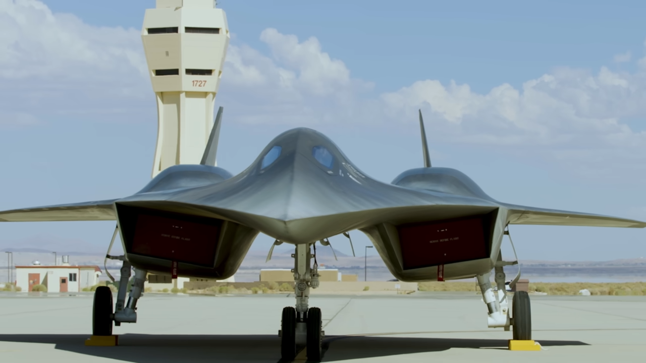 Watch Top Gun DARKSTAR in Real Life