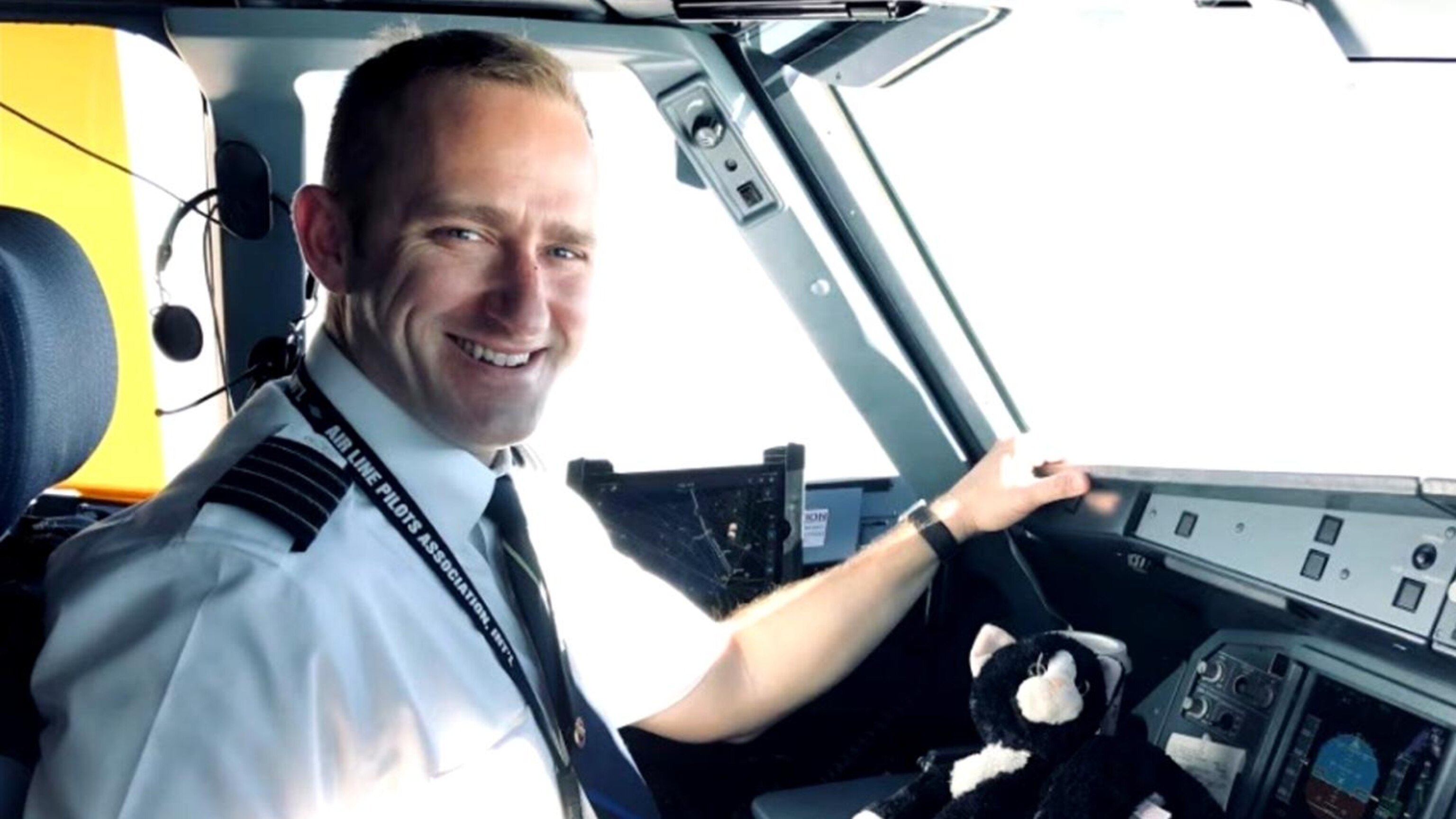 Former pilot who tried to shut down engines on flight sentenced in ...