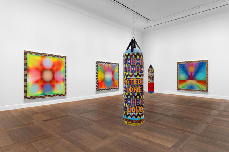 Conversation avec l'artiste Jeffrey Gibson, philosophe des couleurs