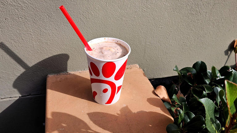 I Tried 8 Holiday Drinks From 5 Fast Food Chains And Ranked Them