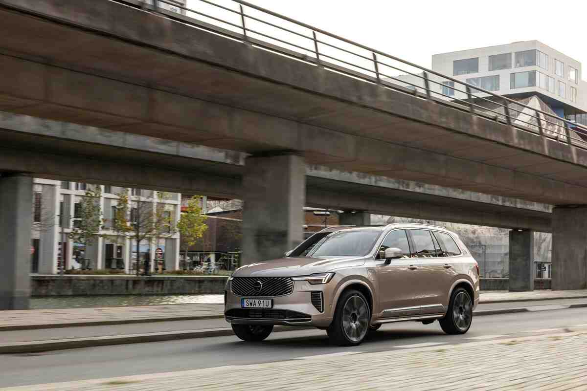 Volvo, traguardo record: un milione di auto ibride plug-in in strada