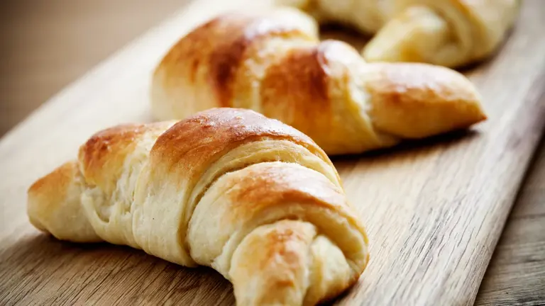 ¿Por qué el croissant tiene forma de media luna? Este es su origen que ...