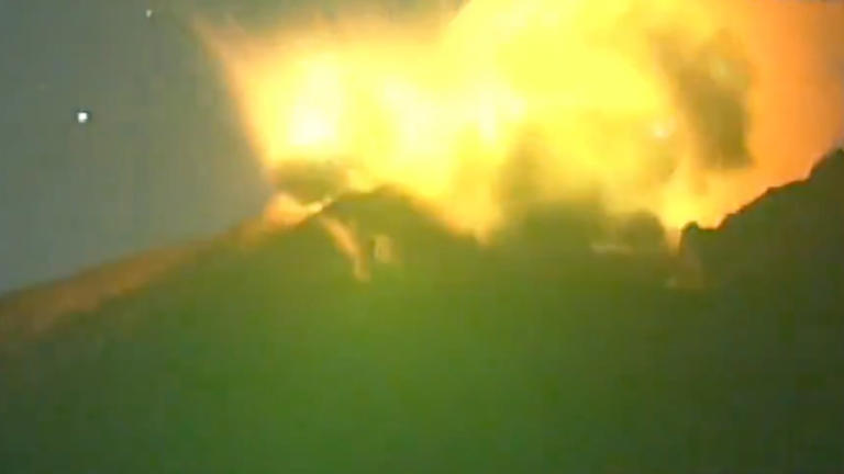 Video: Japan's Sakurajima volcano explodes violently, sends ash 4 km in ...