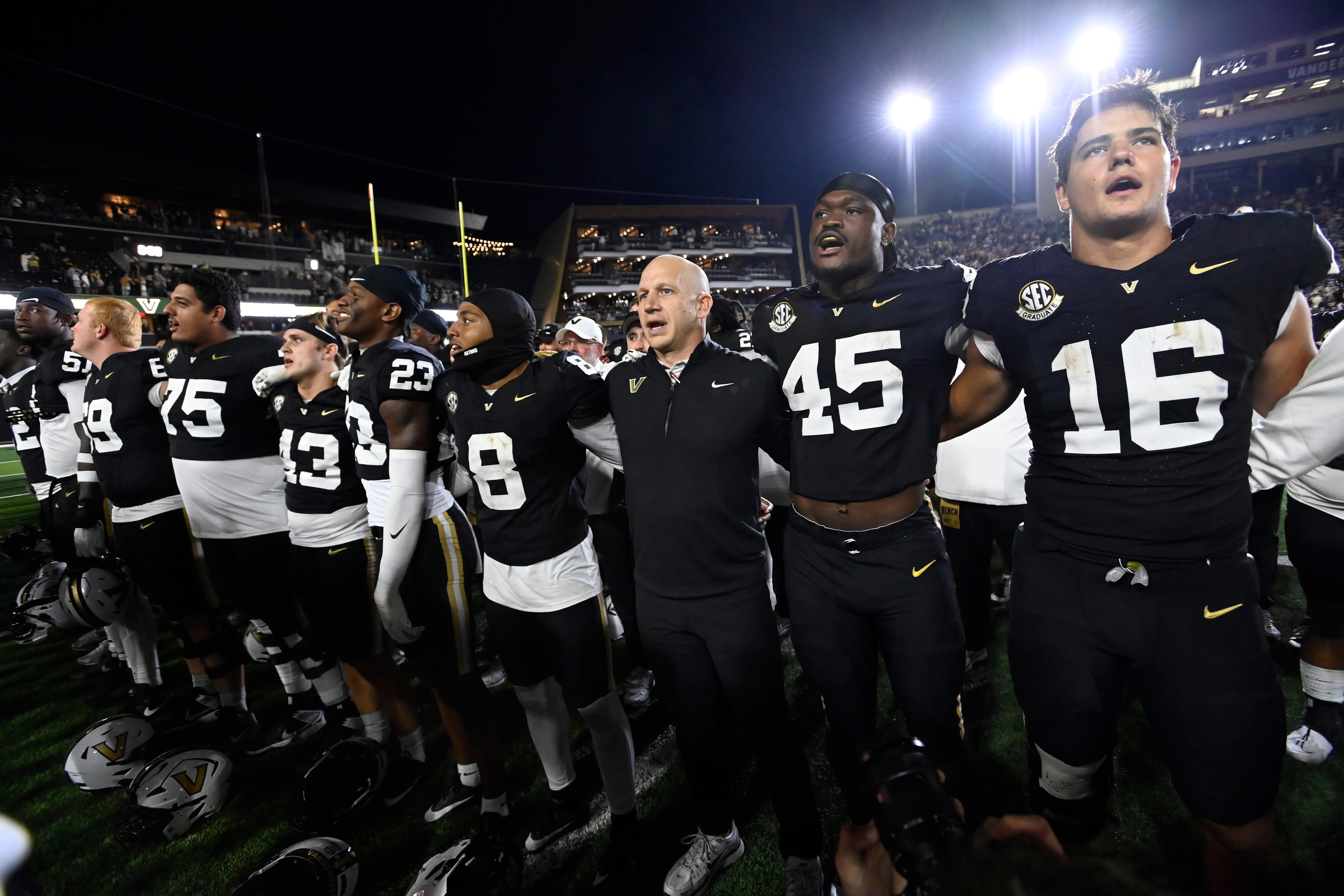 College Football Playoff odds for every team vying for CFP bracket spot