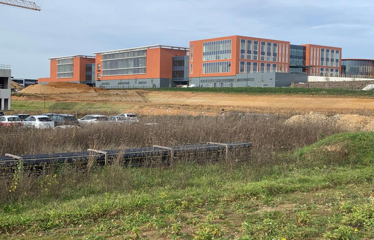 C’est quoi cette usine fantôme flambant neuve d’Huawei en Alsace