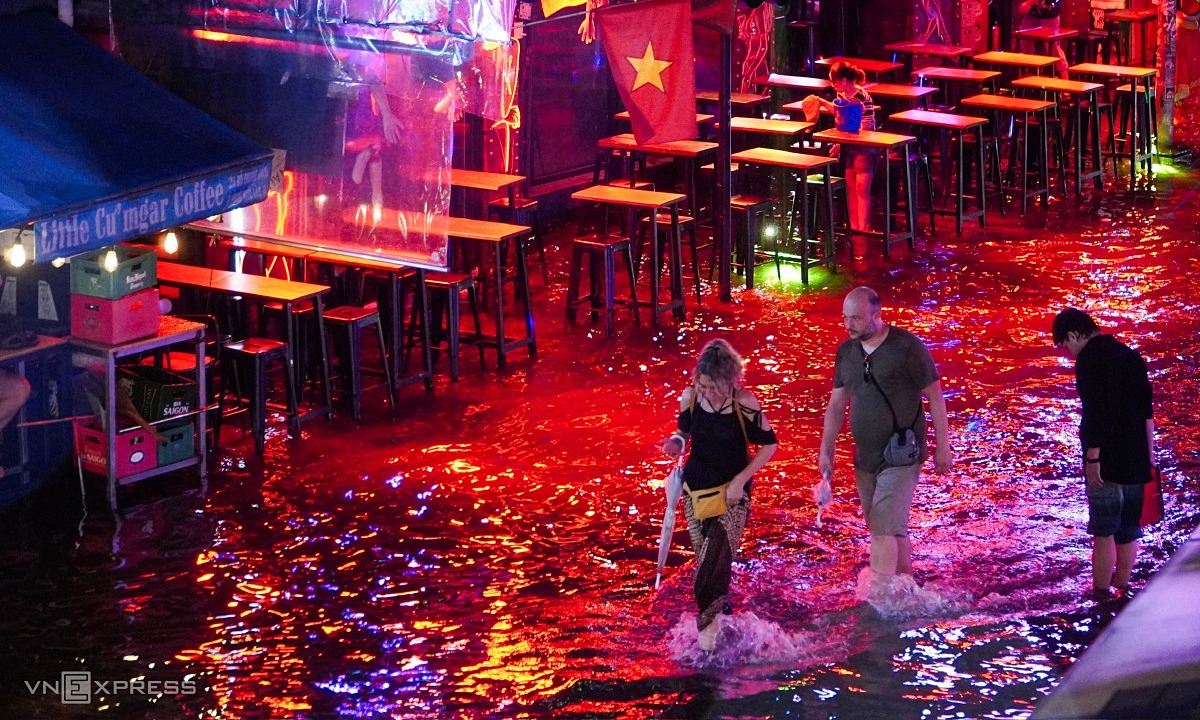 High tides forecast to bring floods back to Ho Chi Minh City this week