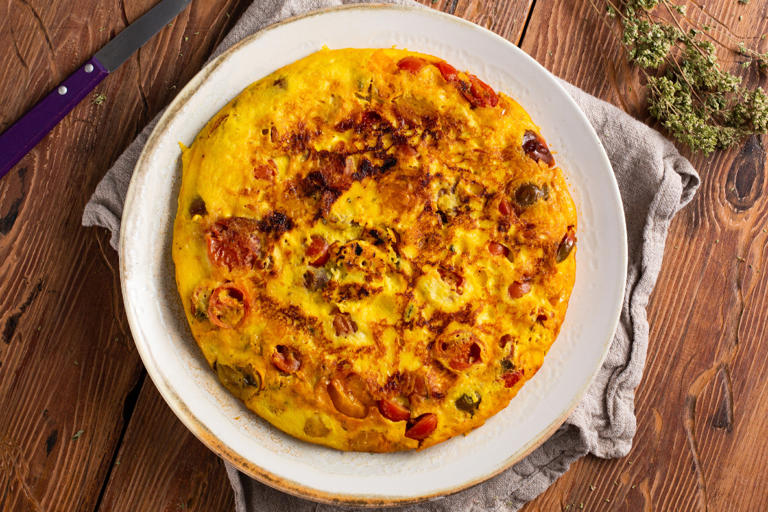 Omelette with cherry tomatoes and pecorino