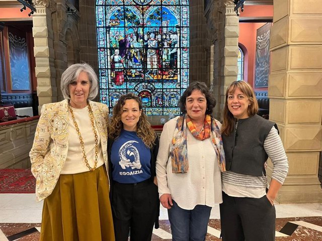 Amaia Iguarán, vicepresidenta de SMH, y la ONG Egoaizia, reconocidas ...