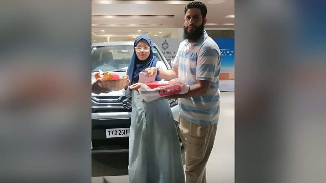 Delhi Blast Probe: Photo Shows Dr Shaheen Shahid & Muzammil Shakeel ...