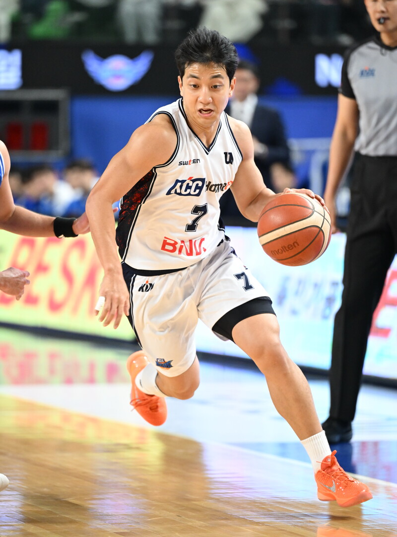 [BK 리뷰] ‘허훈 결승 자유투’ KCC, 한국가스공사에 극적 역전승 … 시즌 두 번째 연승