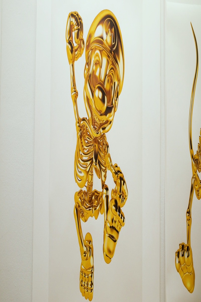 Arte metálico hiperrealista dibujado con lápices de colores