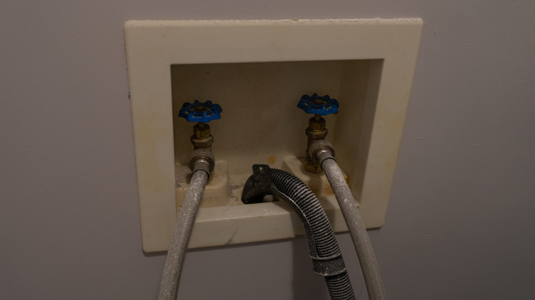 Say Goodbye To The Eyesore Of Washing Machine Hookups With A Simple DIY ...
