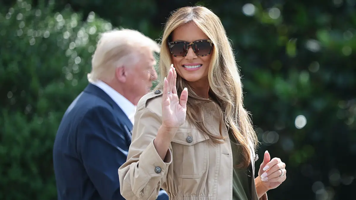 ‘Did You See That’: Melania Split-Second Reaction After Holding Trump’s ...