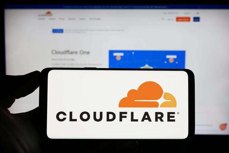 Global websites down as Cloudflare 'investigating' fresh issues