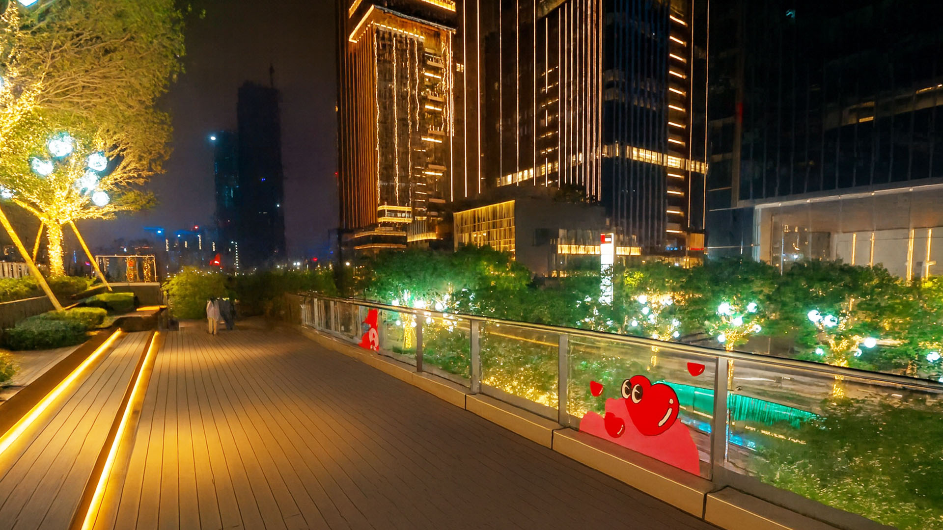 This Hidden Walkway in Shenzhen Is a Vibe