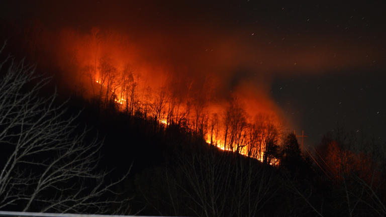 Wildfire burns 120+ acres in Western North Carolina amid ‘red flag warning’