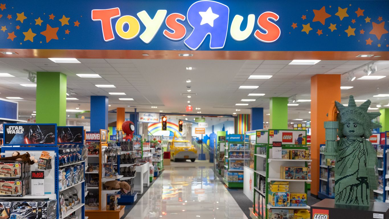Toys "R" Us opens holiday pop-up in Utah