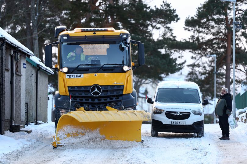 Met Office extends snow and ice warnings amid -11C Arctic blast - list ...