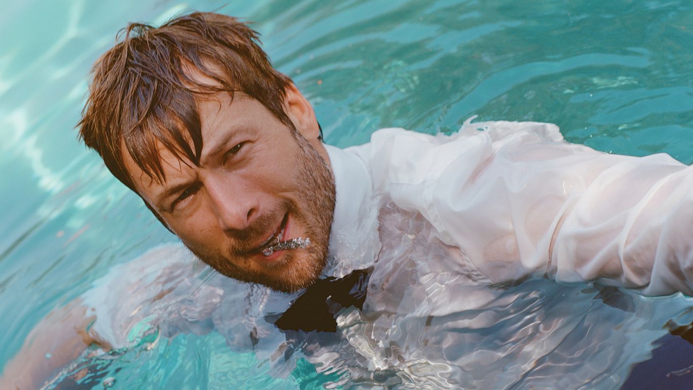 Glen Powell: «Quiconque pense rester au sommet pour toujours n’a pas ...