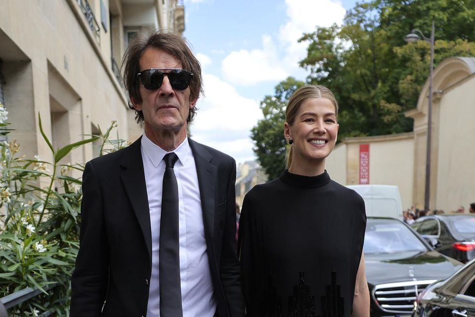 Rosamund Pike: Ist sie längst mit ihrem Partner Robie Uniacke verheiratet?
