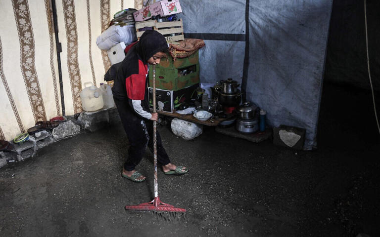 As winter arrives, Gazans in ruined Strip fear tents no match for cold ...