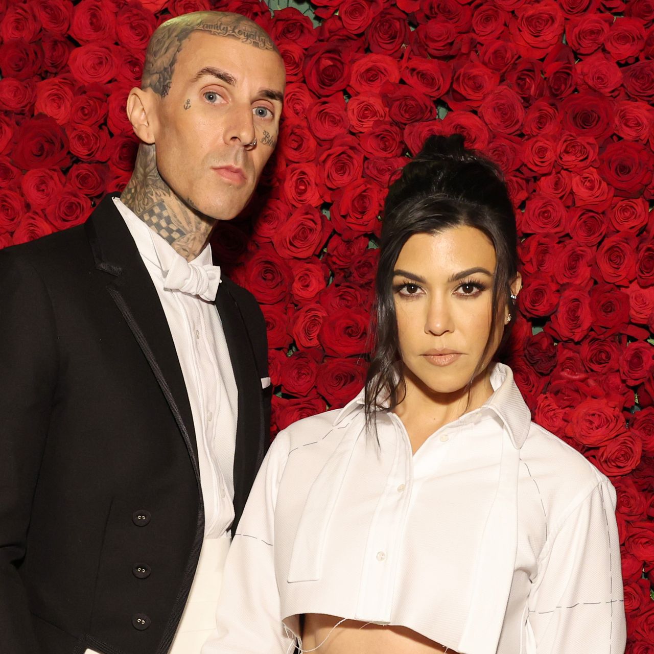 Kourtney Kardashian’s Red Rose Christmas Tree Is Pure Modern Romance ...