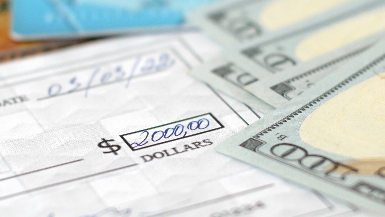 How to cash checks fast without a bank account