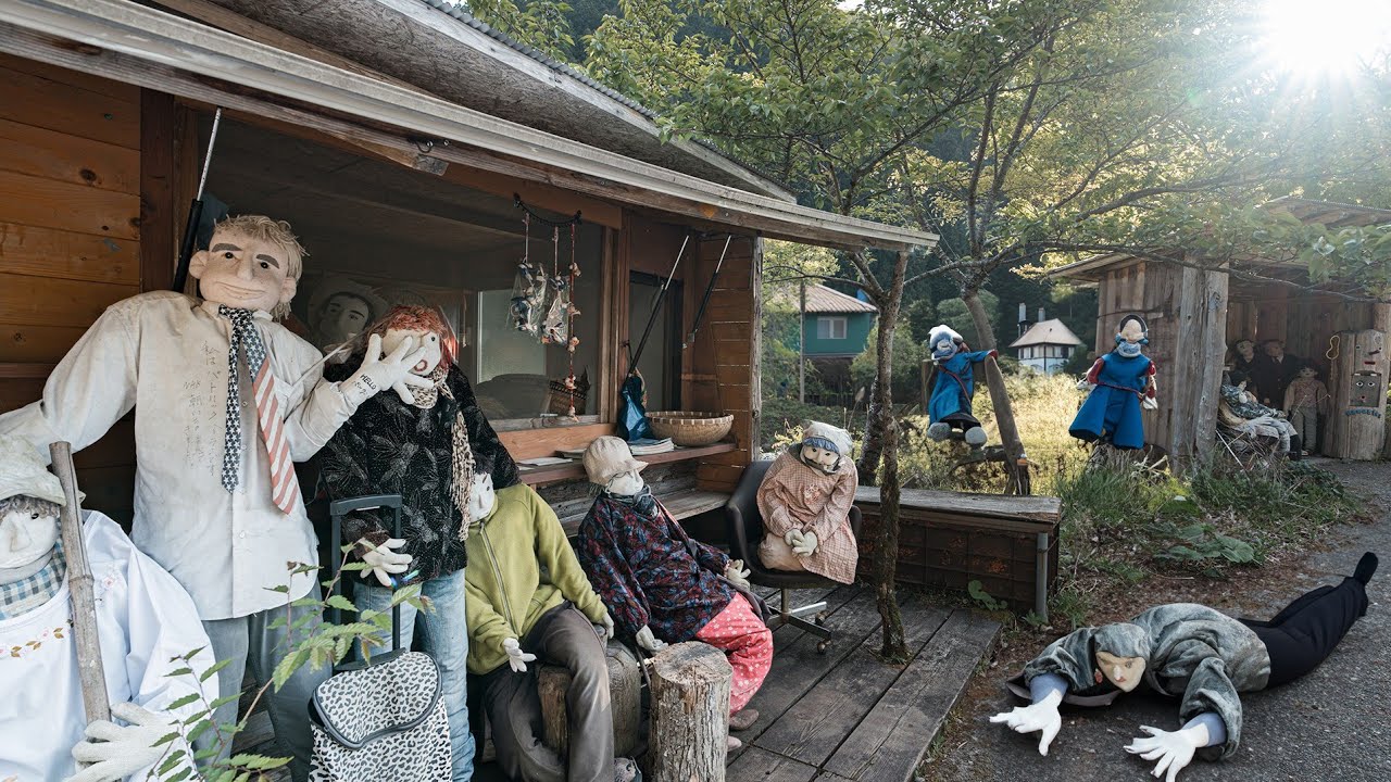 I found over 200 lifelike scarecrows in Japan!