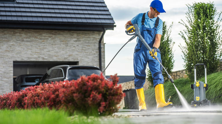 12 Things To Know Before Pressure Washing A Concrete Driveway