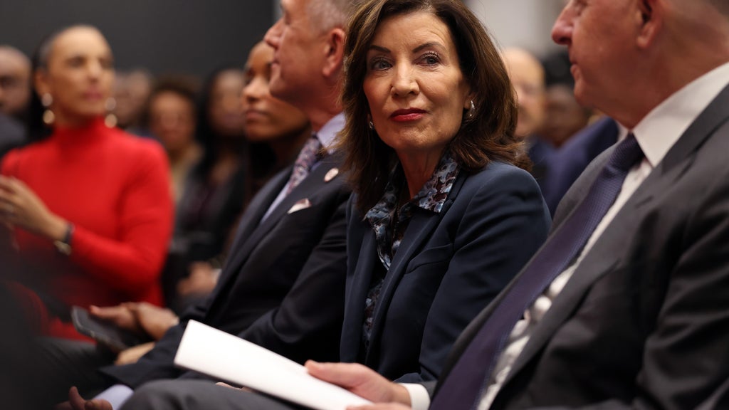 New poll shows Hochul maintaining significant lead in N.Y. governor's race