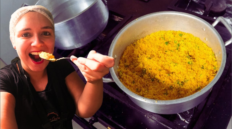 Aprenda a Fazer a Famosa Farofa Amarela de Restaurante
