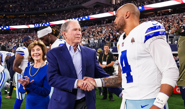 George Bush leaves Eli and Peyton Manning in stitches in surprise TV ...