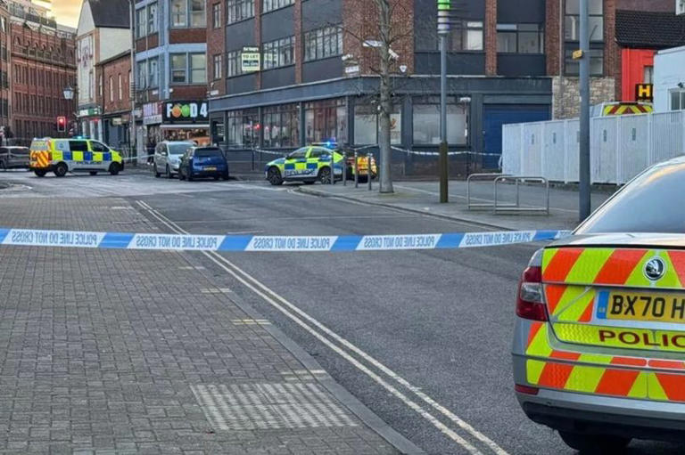 Police close multiple roads in Leicester as explosives teams on scene ...
