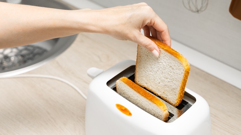 How To Properly Clean The Inside Of Your Toaster