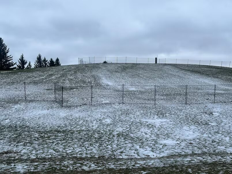 La Ville pourrait rouvrir la colline du parc de la baie Mooneys à la luge