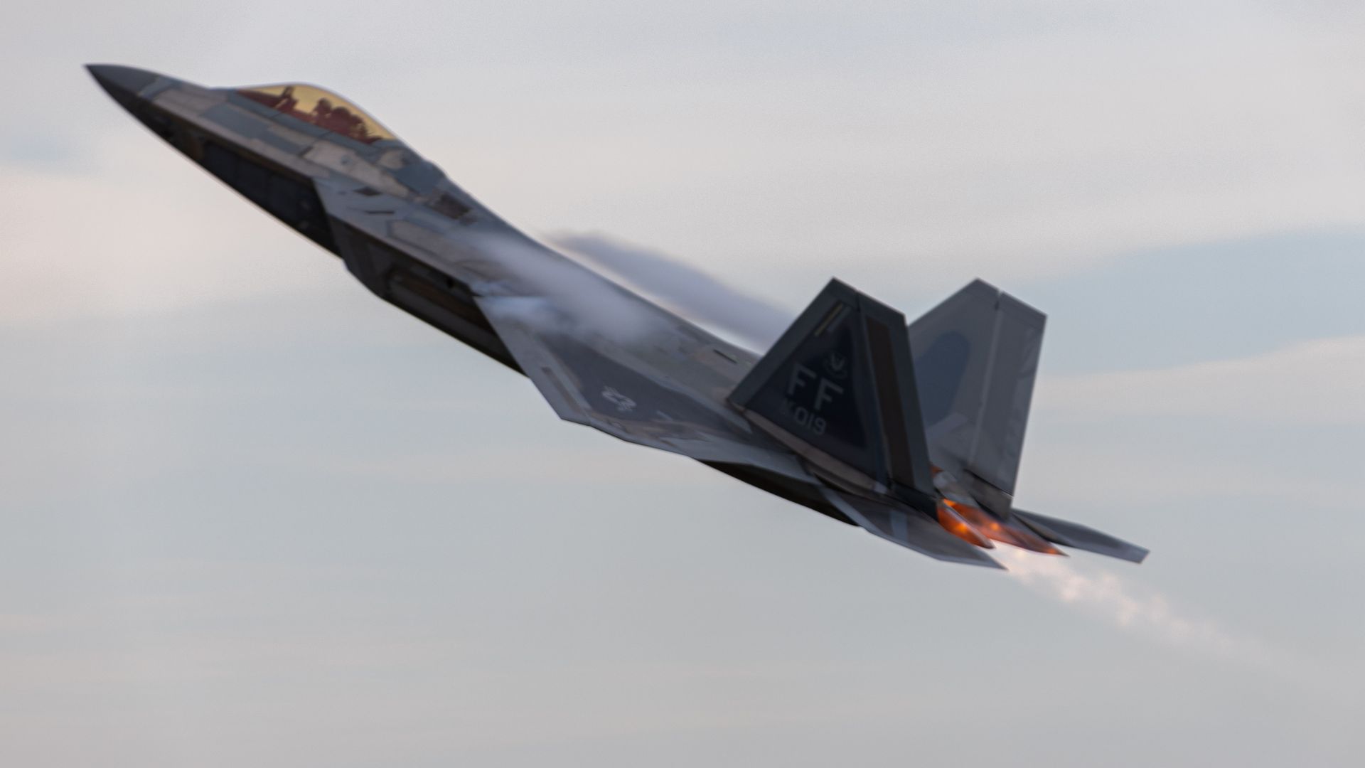In a first, US F-22 pilot controls drone sidekick from cockpit at ...