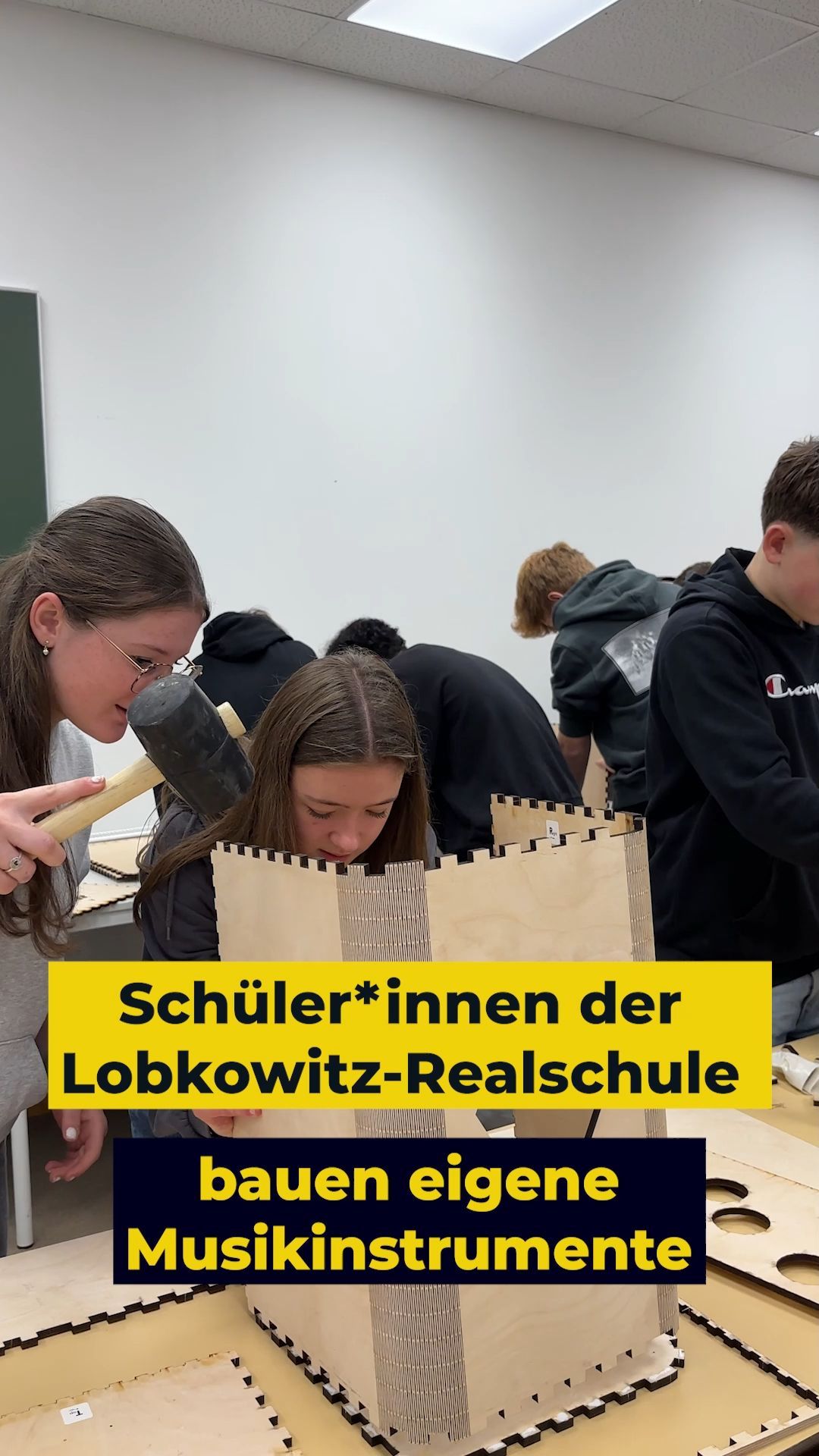 Schüler*innen der Lobkowitz-Realschule bauen eigene Musikinstrumente
