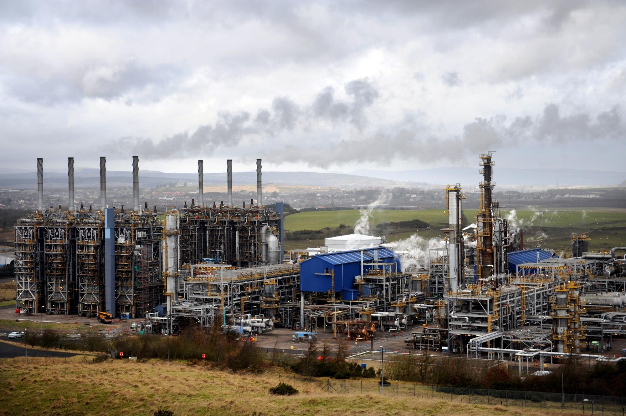 Hundreds of jobs at risk as ExxonMobil to close Mossmorran chemical ...
