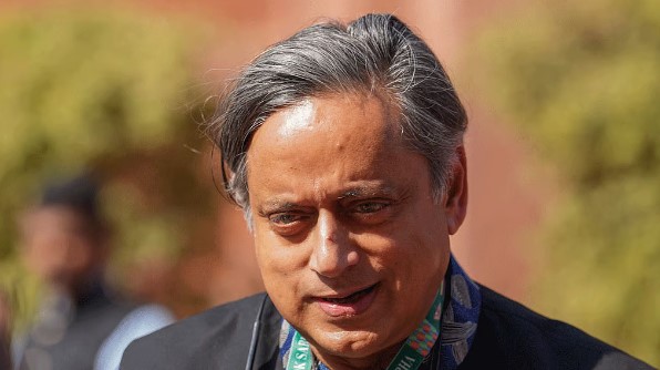 Tharoor at it again, praises PM Modi's 'emotional mode' speech