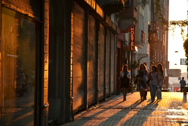 24 Travel Habits, Routines, And Upgrades That Frequent Fliers Swear By ...
