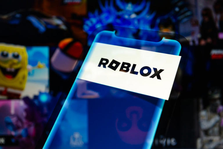 Roblox rolls out strict age checks for gamers to use chat features